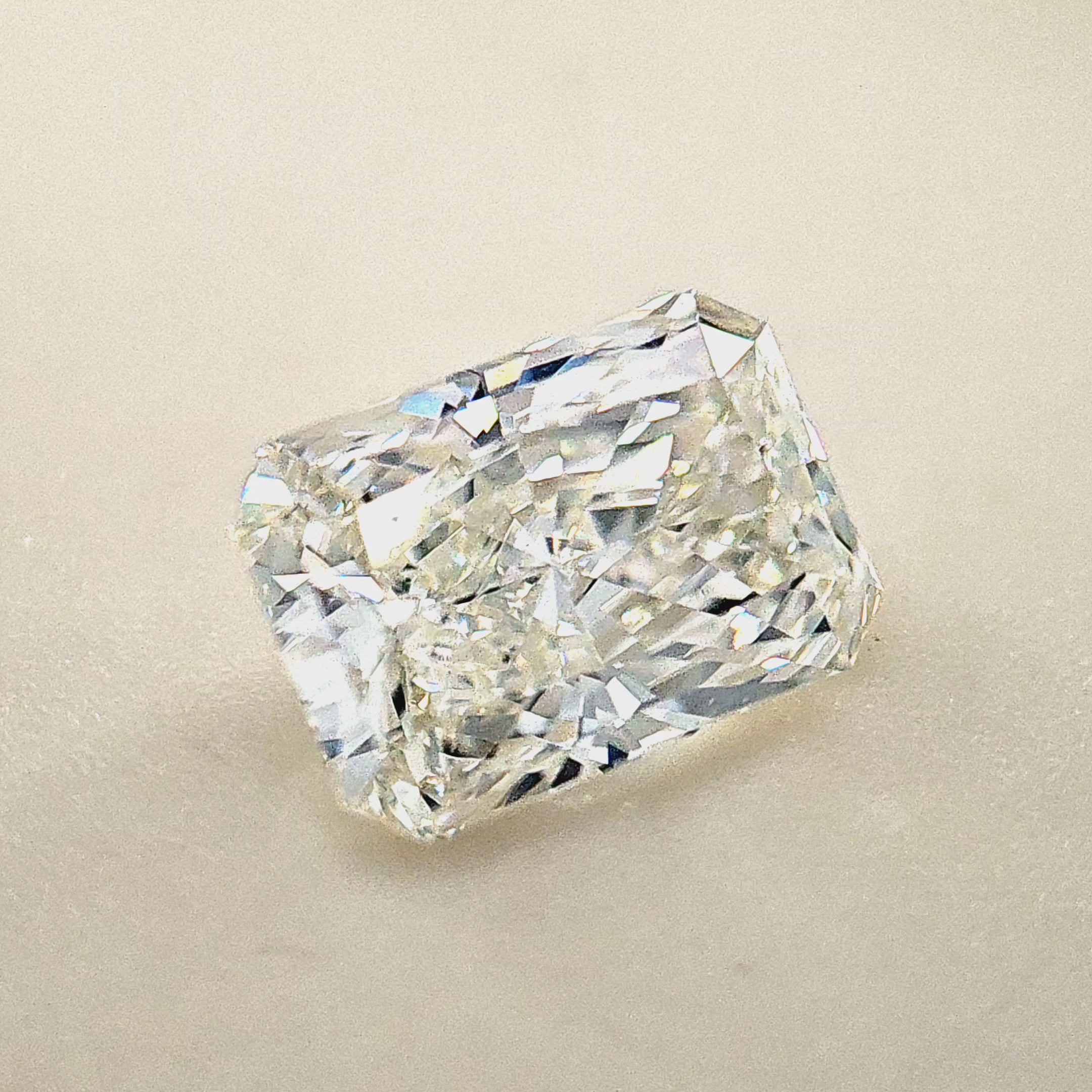Radiant Oriana Lab-Grown Diamond 2.20ct G VVS2 – Oriana Diamonds PH
